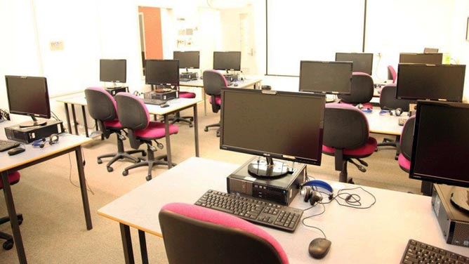 Multicultural Hub - Computer Lab | City of Melbourne